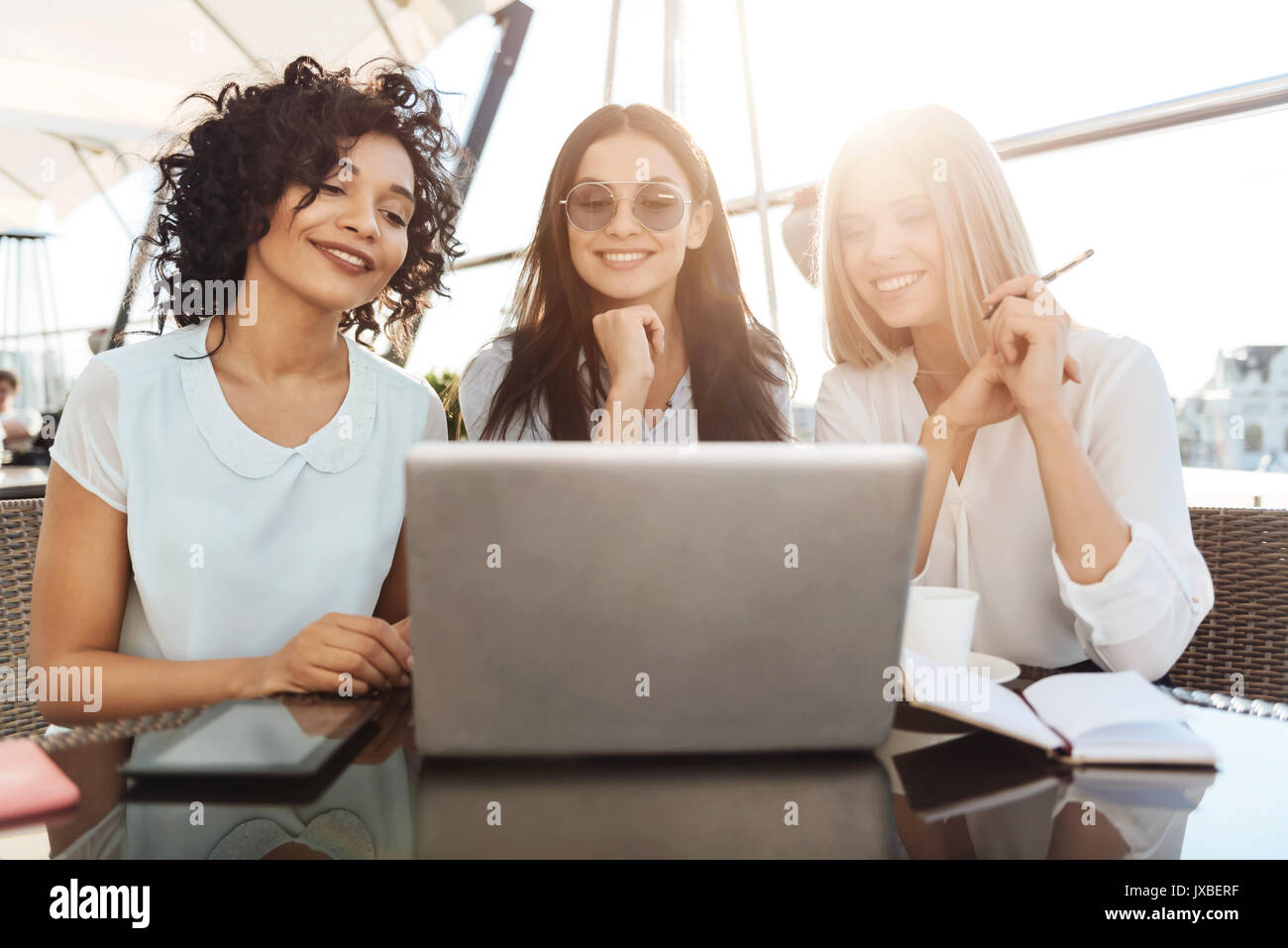 Teamwork support hi-res stock photography and images - Alamy