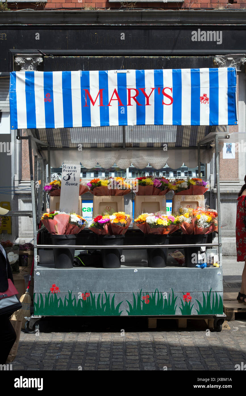 Moore Street market in Dublin city, Ireland Stock Photo - Alamy