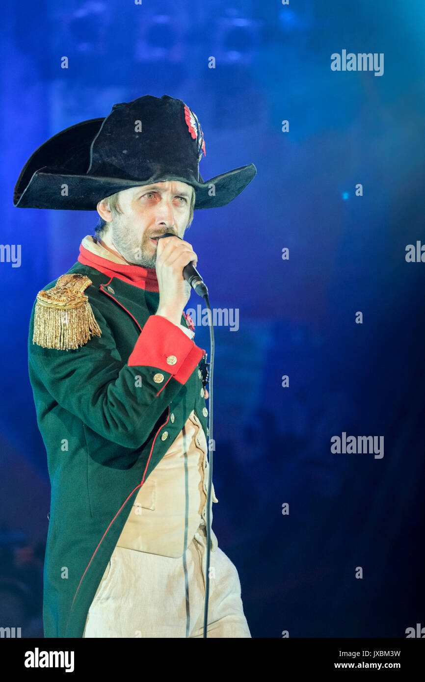 Neil Hannon of The Divine Comedy performing at Cropredy Festival ...
