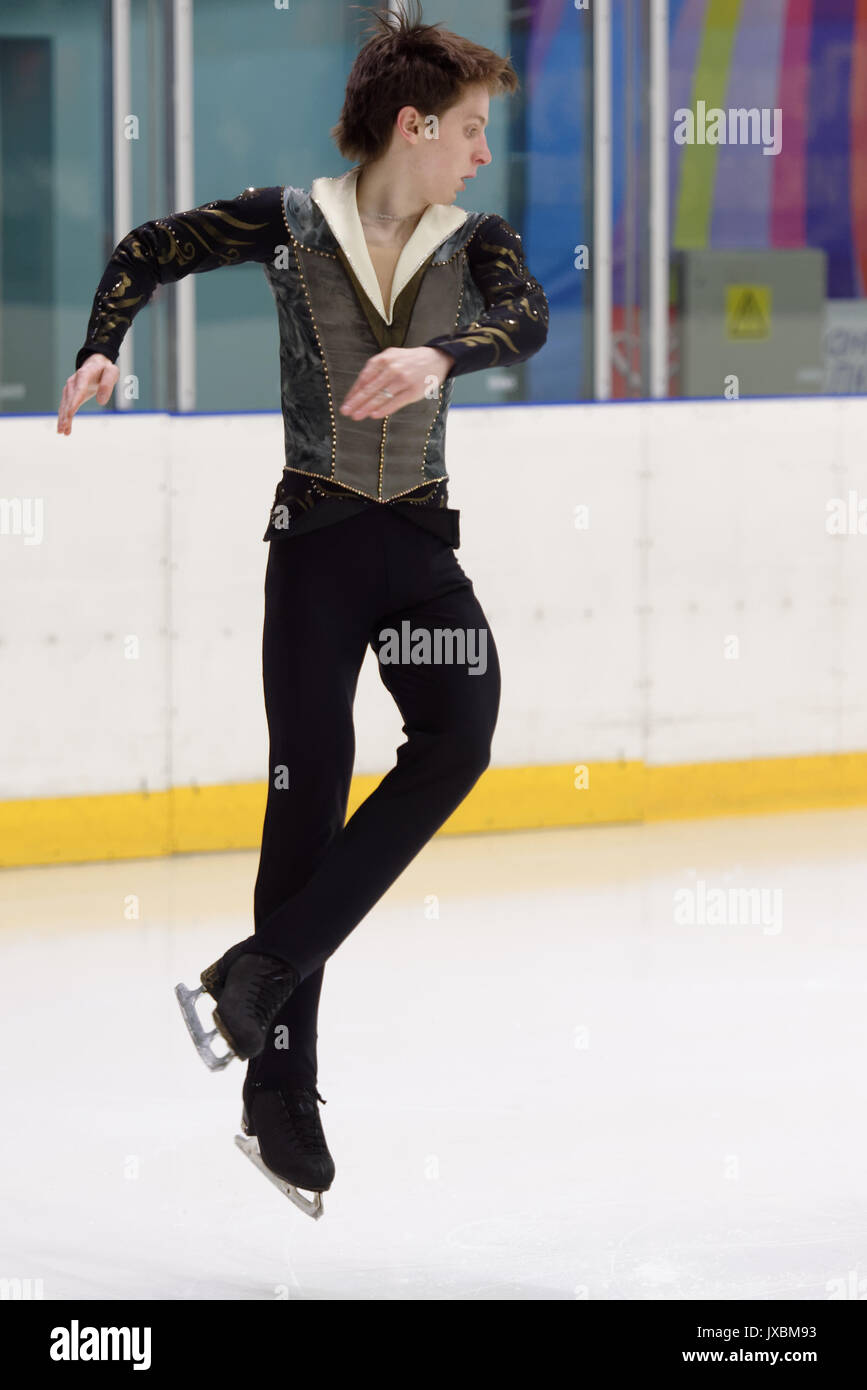 Mens figure skating competition hi-res stock photography and images - Alamy