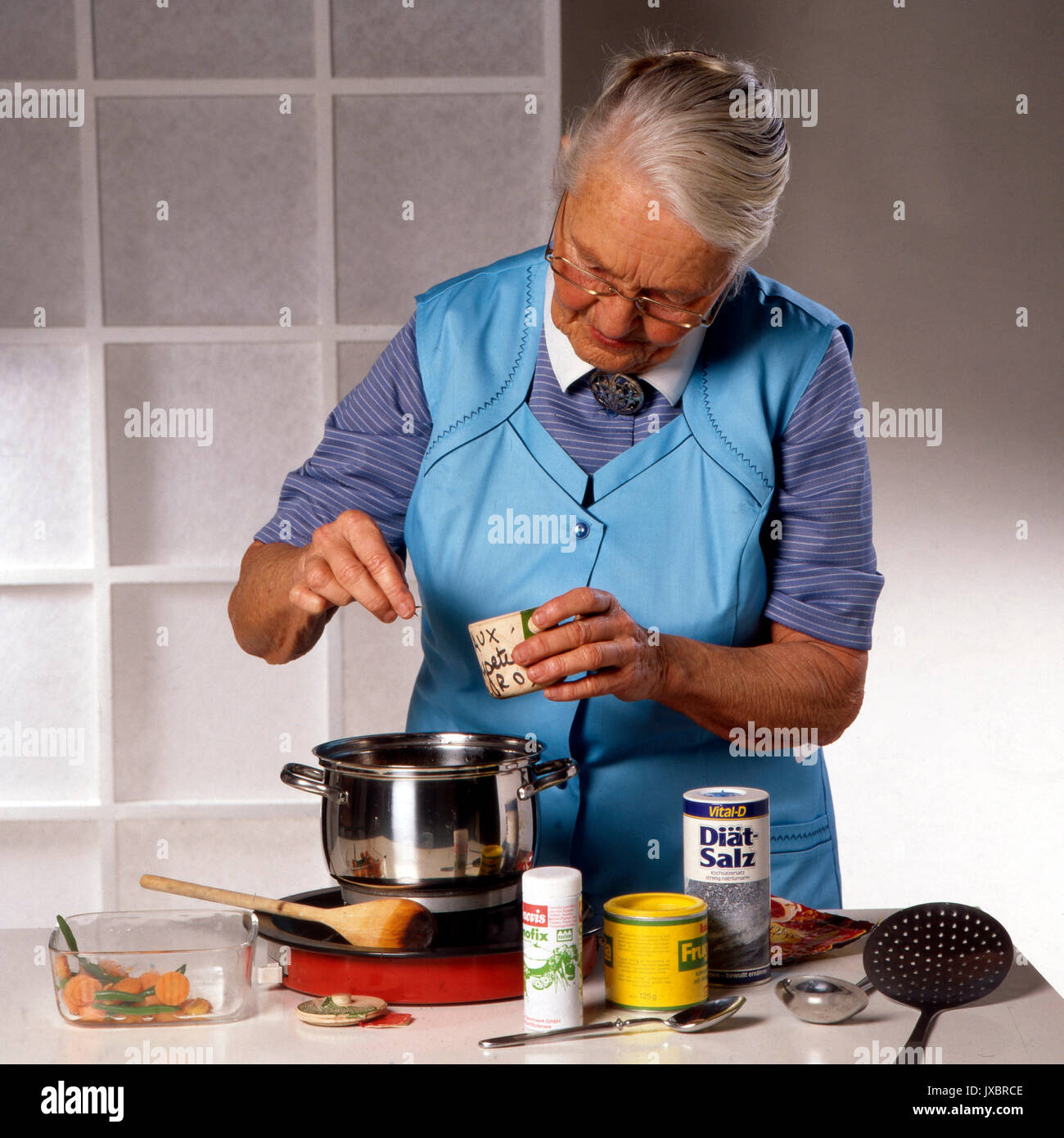 1980s kitchen cook hi-res stock photography and images - Alamy