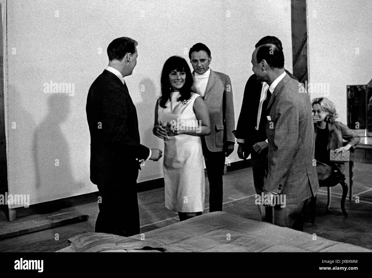 Elizabeth taylor whos afraid virginia Black and White Stock Photos ...
