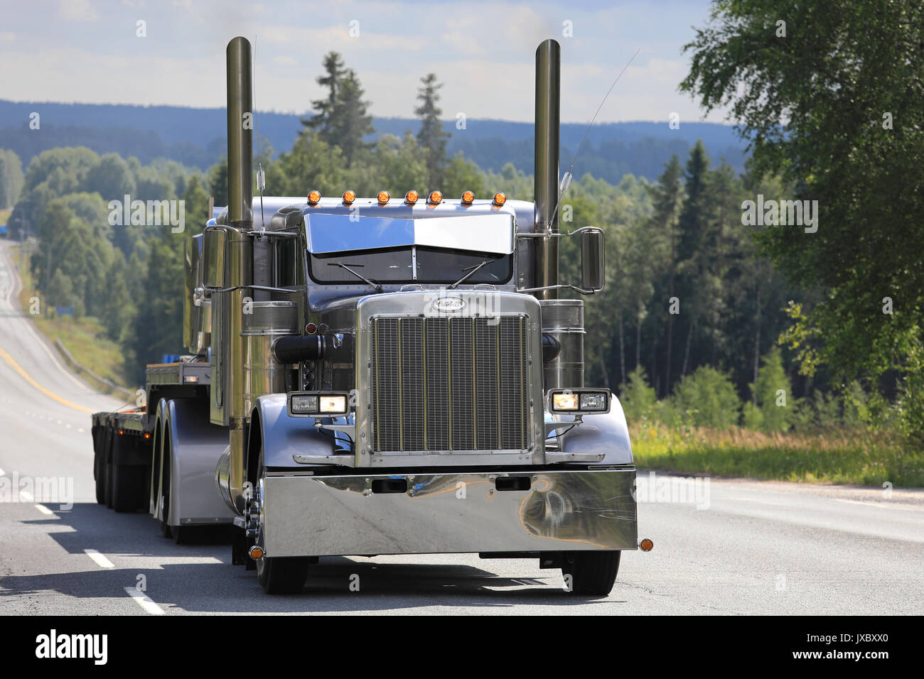 IKAALINEN, FINLAND - AUGUST 10, 2017: Beautiful silver Peterbilt 359 S ...