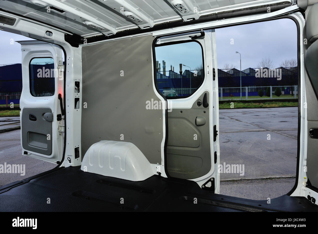 Cargo van doors open hi-res stock photography and images - Alamy