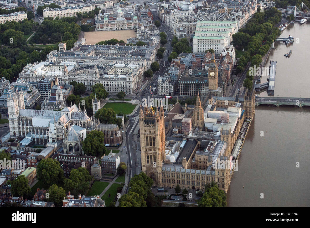 Portcullis house and westminster abbey in westminster hi-res stock ...