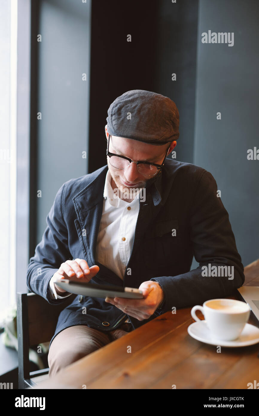 Computer student male cafe hi-res stock photography and images - Alamy