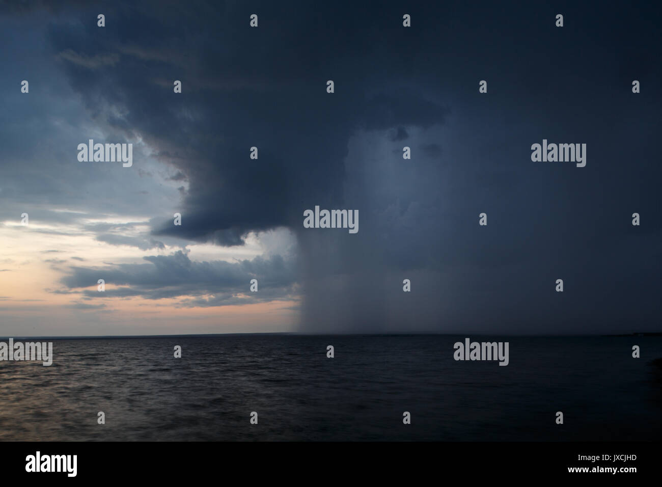 Dramatic sky wallpaper hi-res stock photography and images - Alamy