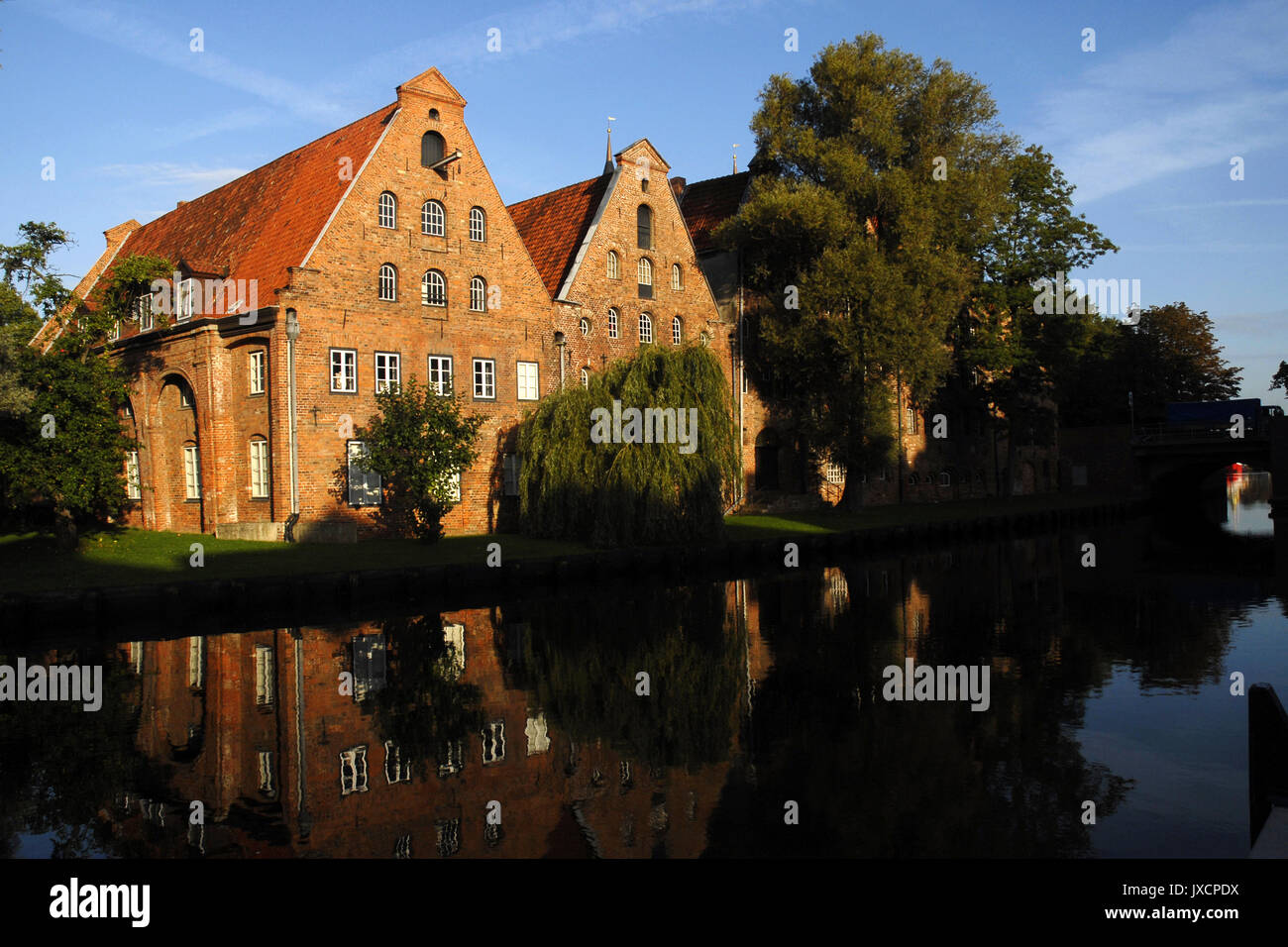 Antiguos almacenes de sal de lubeck hi-res stock photography and images ...