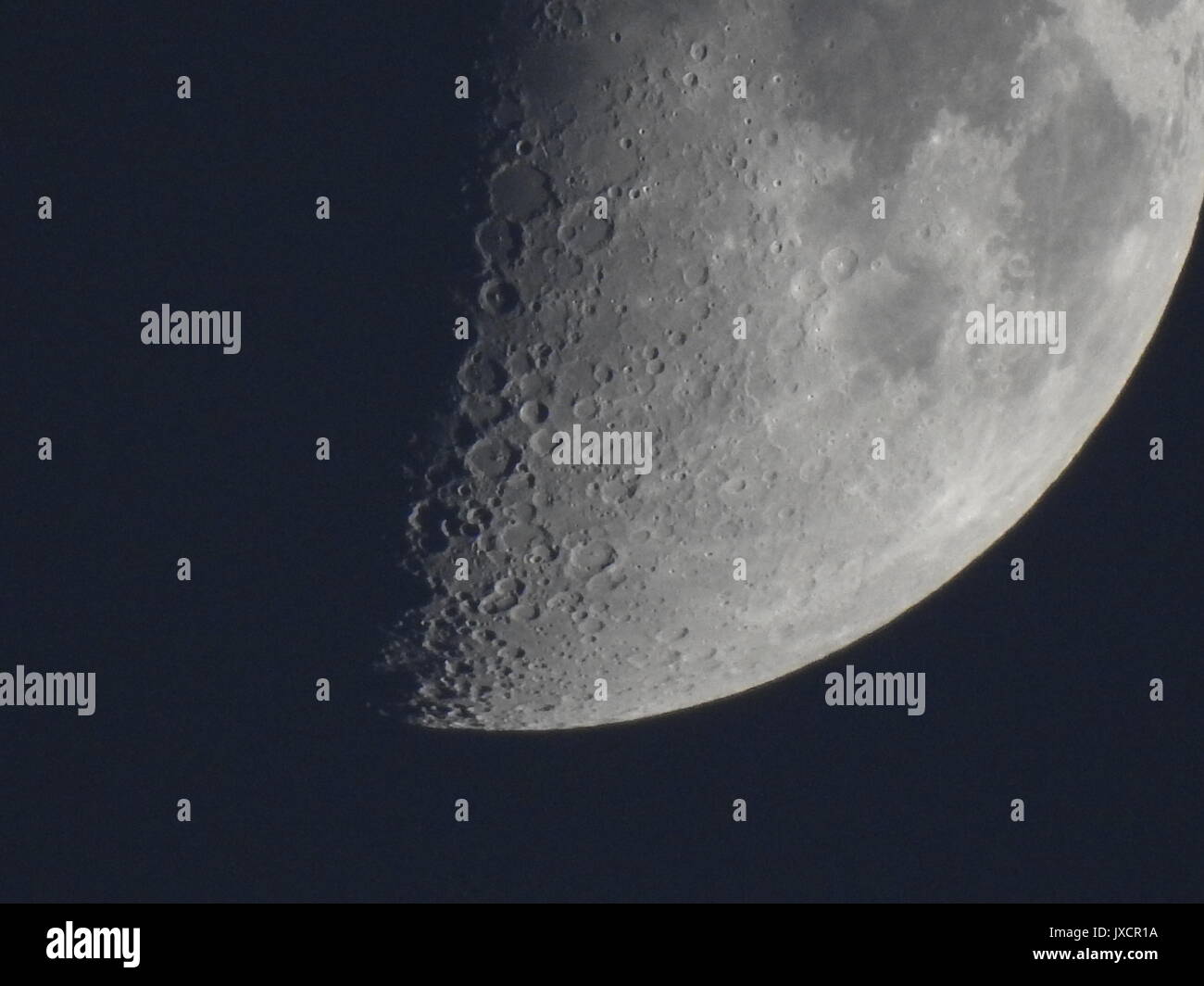 Zoom: Moon unveiled in mesmerizing detail through super zoom lens ...