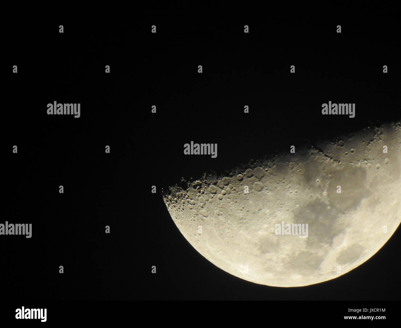 Zoom: Moon unveiled in mesmerizing detail through super zoom lens ...