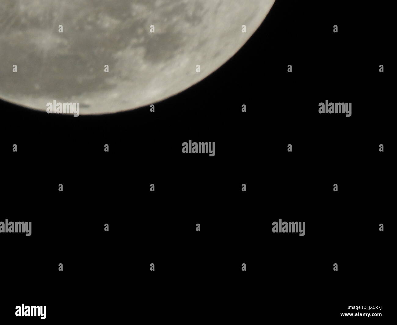 Zoom: Moon unveiled in mesmerizing detail through super zoom lens ...