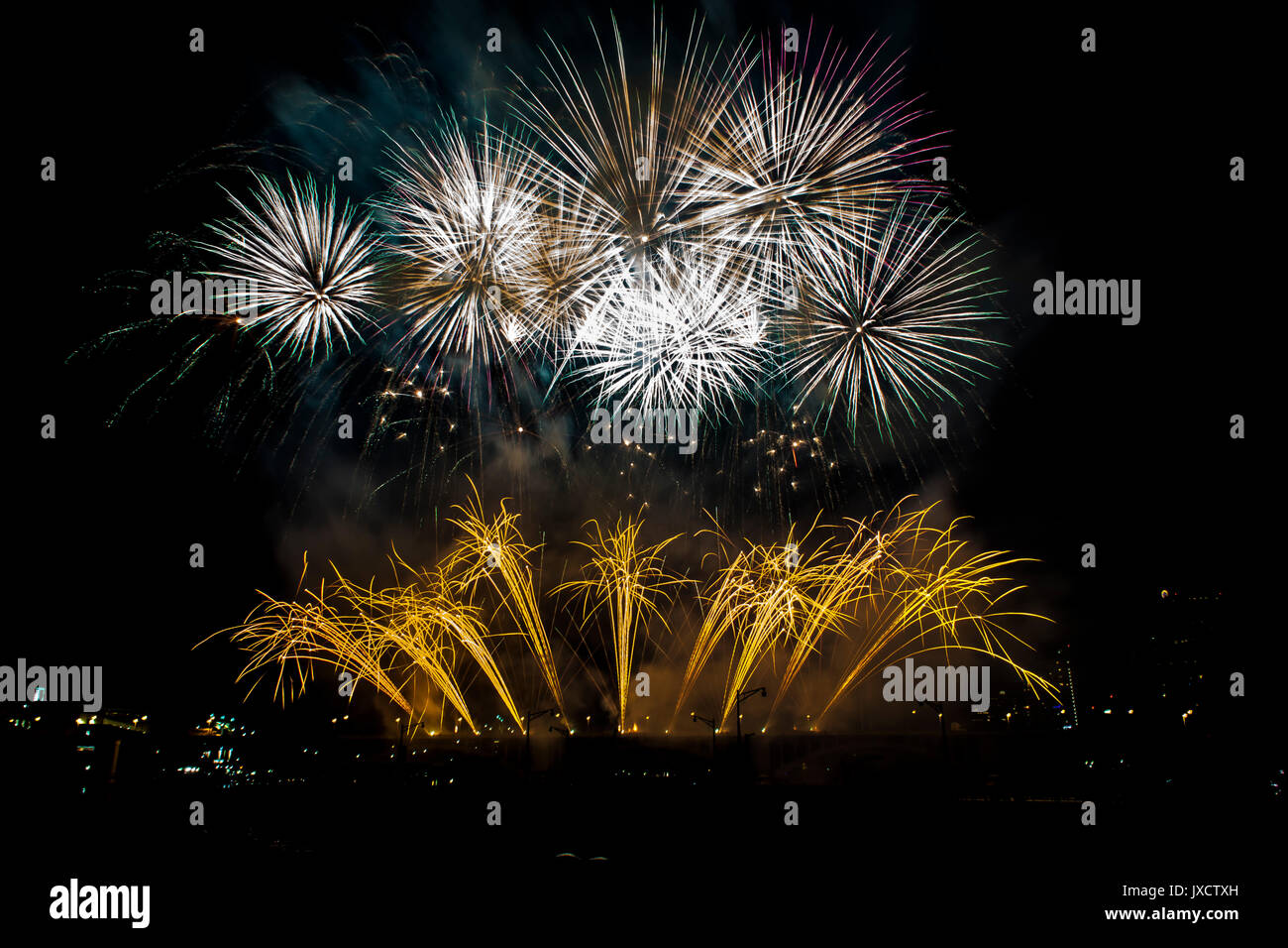 Target fireworks hi-res stock photography and images - Alamy