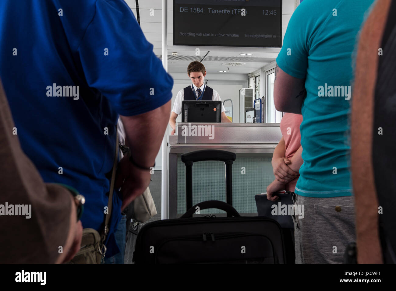 Airport gate waiting hi-res stock photography and images - Alamy