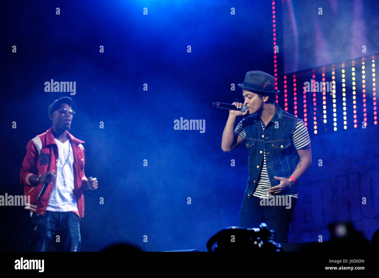B.O.B. & Bruno Mars perform 2010 Power 106 Powerhouse concert Honda ...