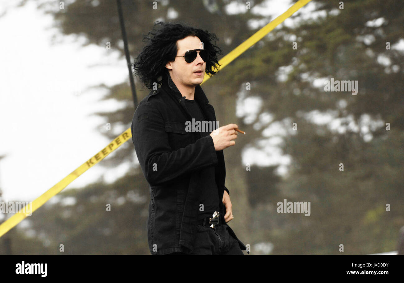 Jack white the dead weather hi-res stock photography and images - Alamy