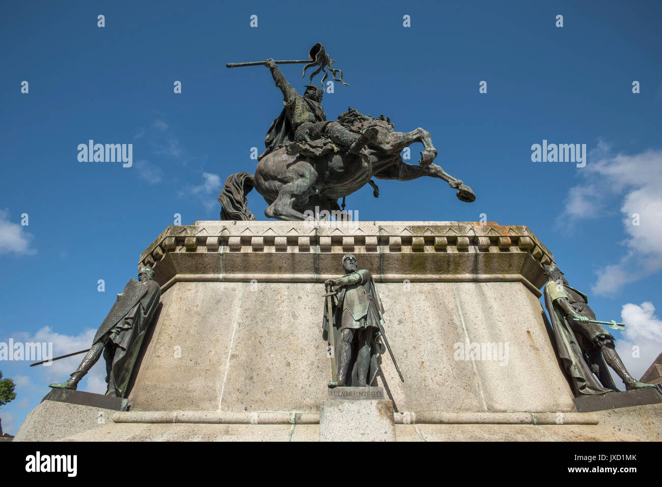 William the conqueror statue hi-res stock photography and images - Alamy