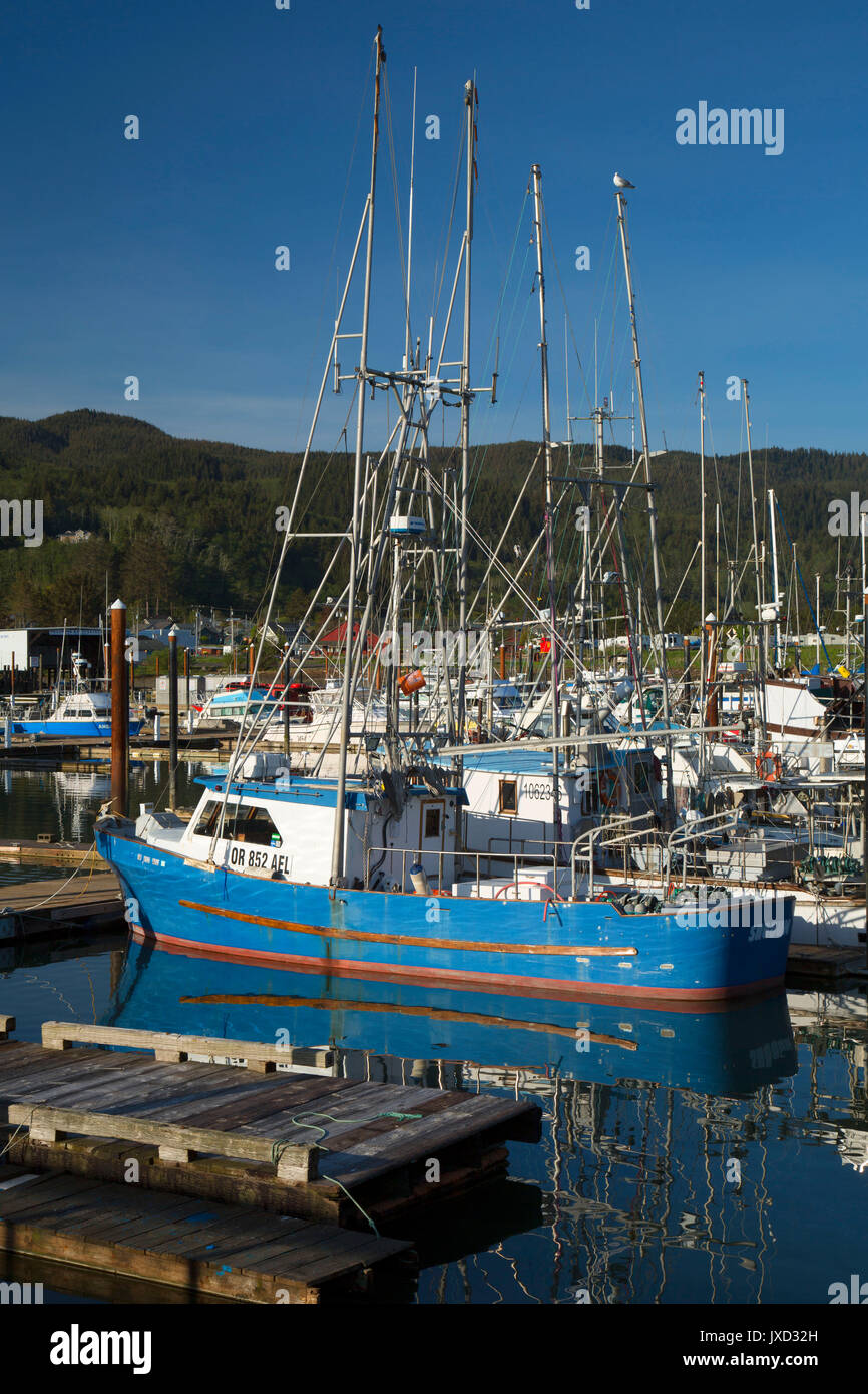 Marina dock with boats hi-res stock photography and images - Alamy