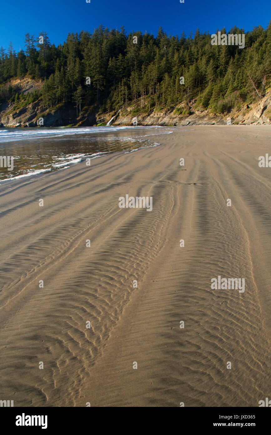 Short sand beach oregon surf hi-res stock photography and images - Alamy