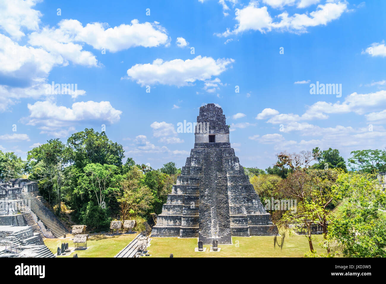 Pyramids mayan ruins tikal national hi-res stock photography and images ...