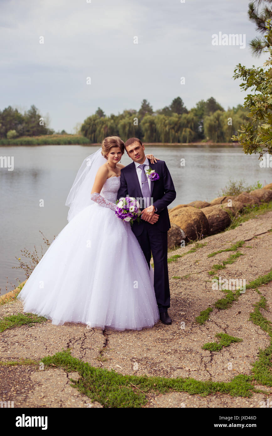 Beautiful married couple in the wedding day Stock Photo - Alamy