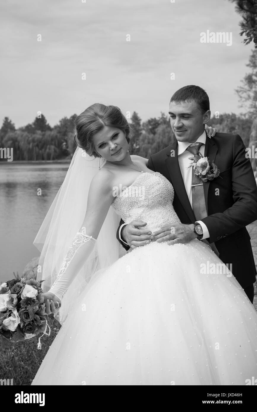 Beautiful married couple in the wedding day Stock Photo - Alamy