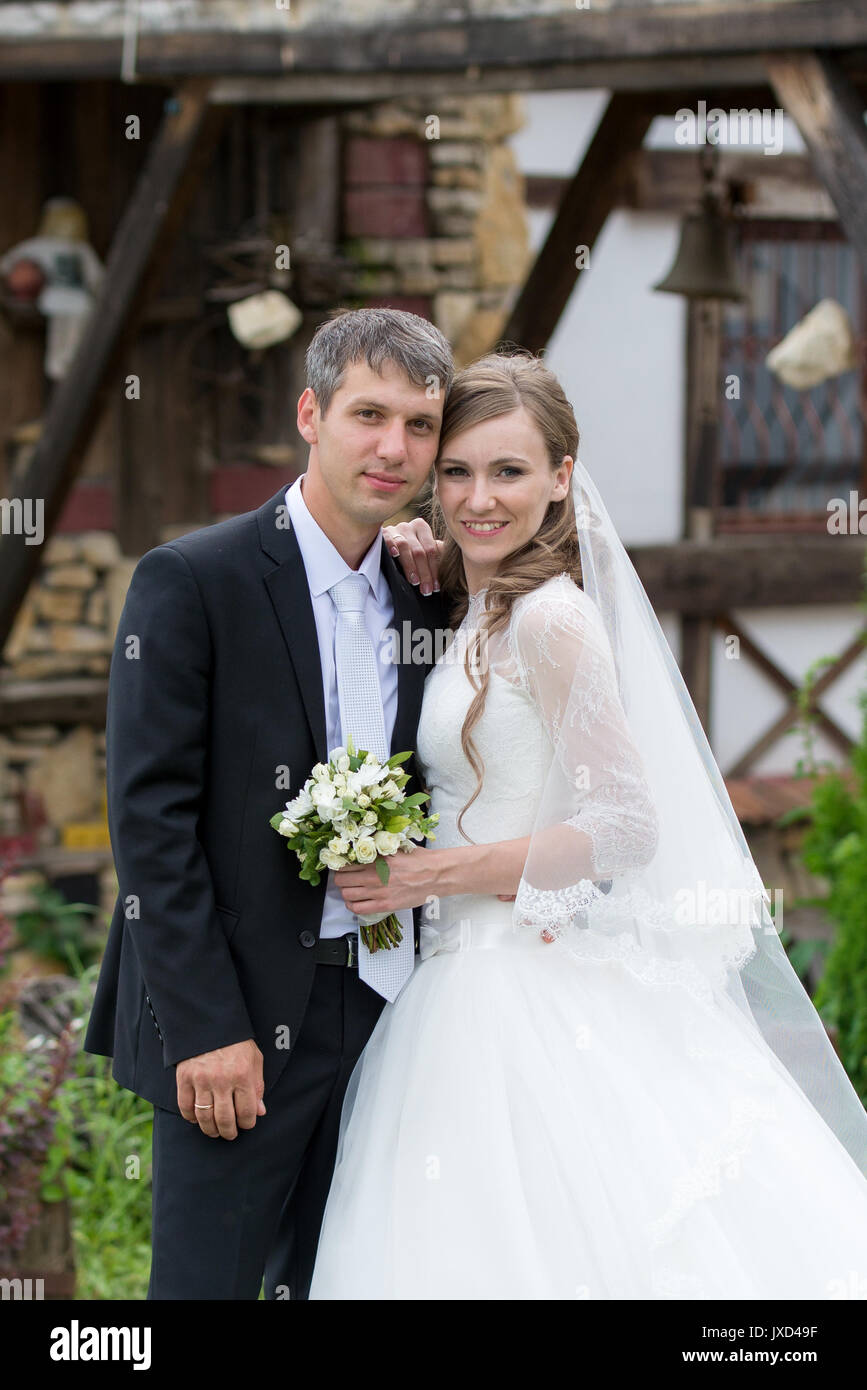 Beautiful married couple in the wedding day Stock Photo - Alamy