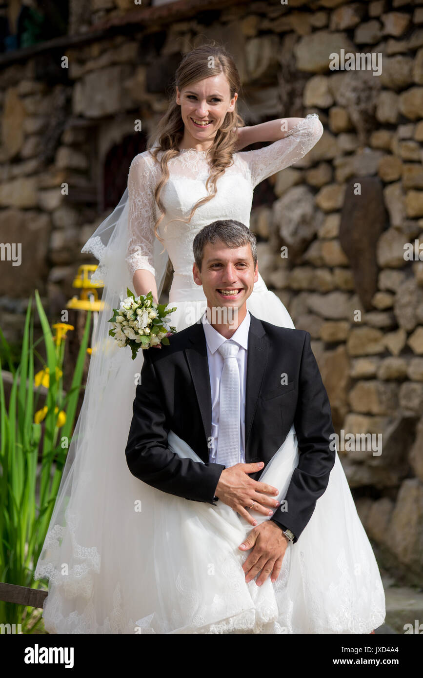 Beautiful married couple in the wedding day Stock Photo - Alamy