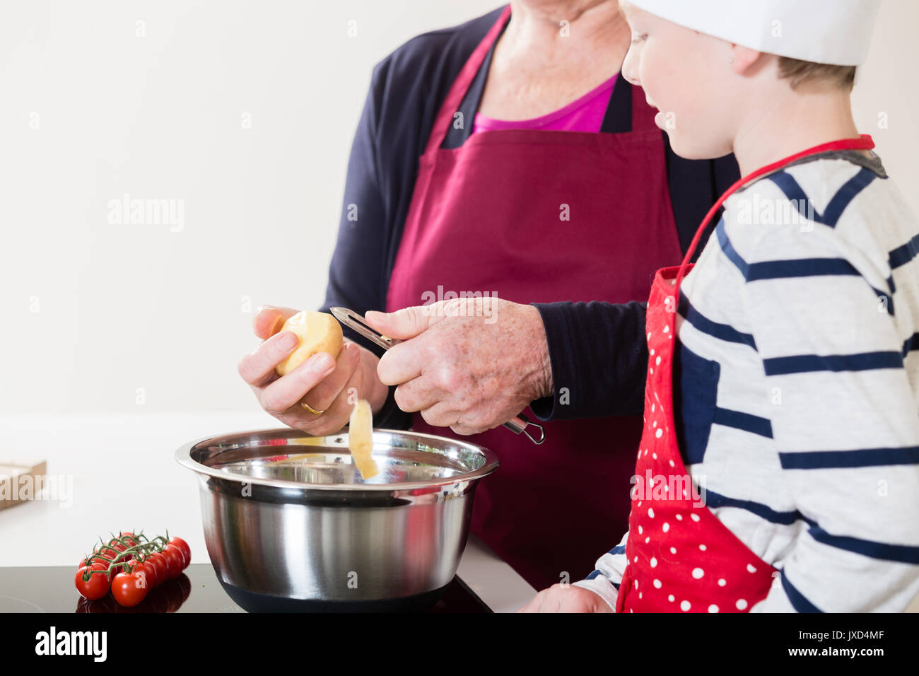 Grandma cooking hi-res stock photography and images - Alamy