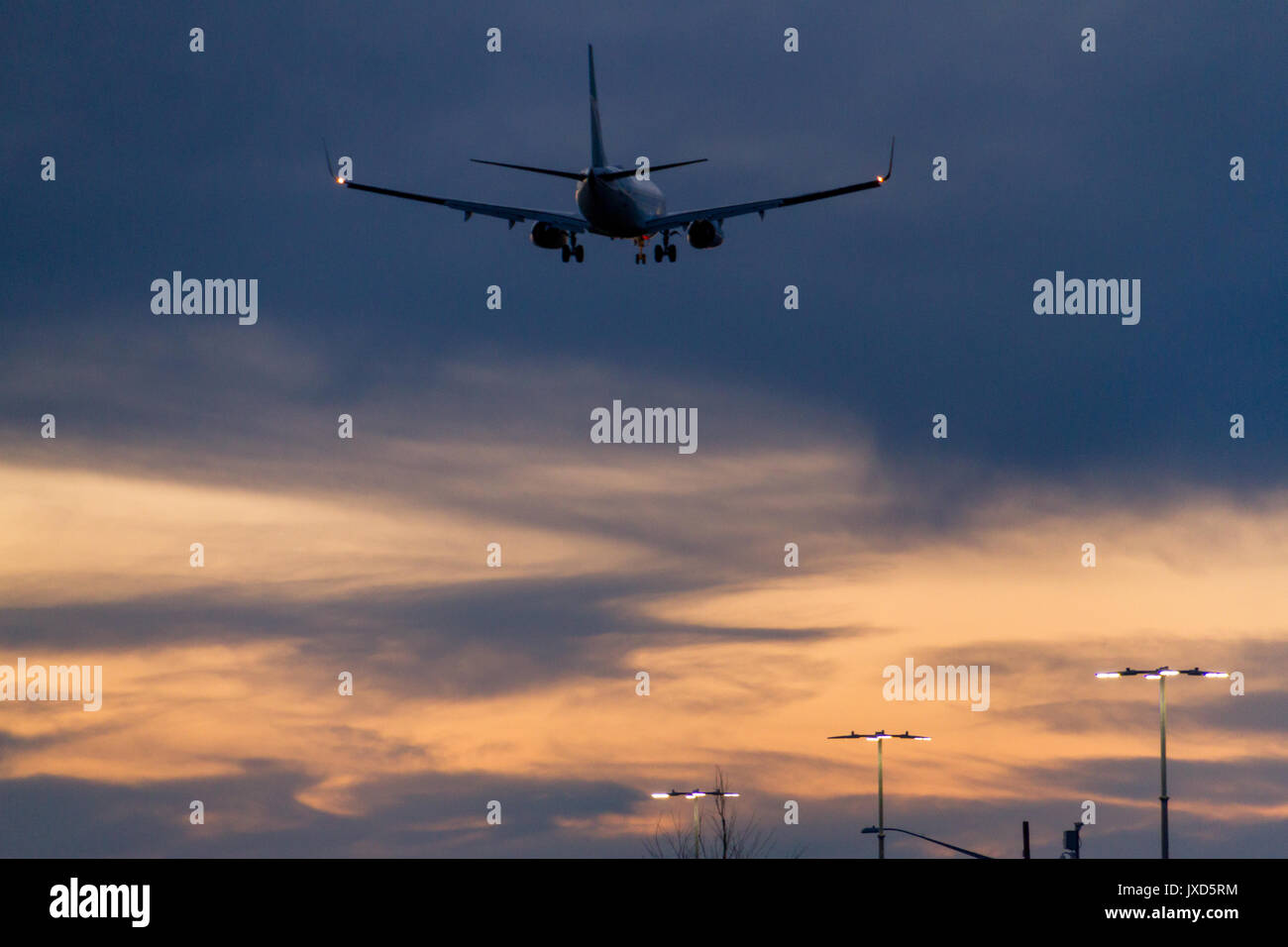 Plane over cars hi-res stock photography and images - Alamy