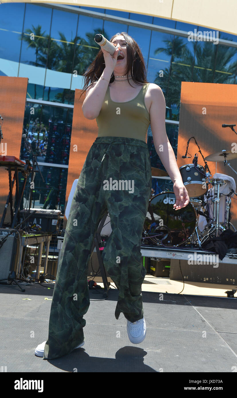Y100 Mack-A-Poolooza summer pool party at Fontainebleau Miami Beach on ...