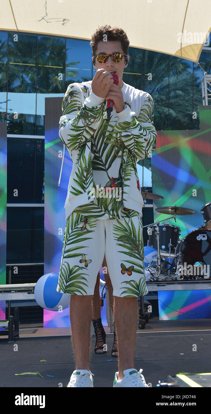 Y100 Mack-A-Poolooza summer pool party at Fontainebleau Miami Beach on ...