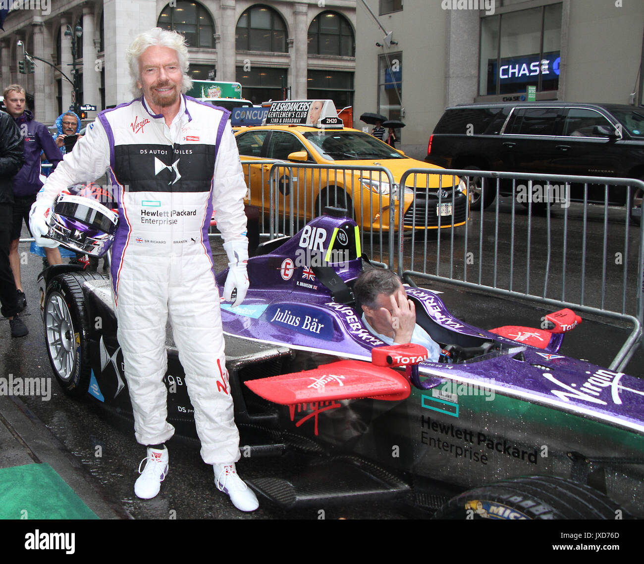 Sir Richard Branson lights the Empire State Building in colors of DS ...