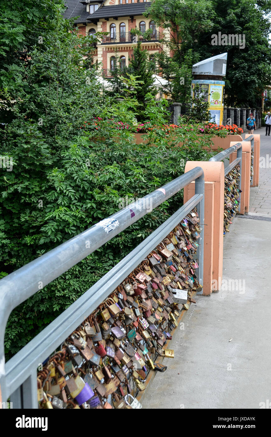 Love locks bridge hi-res stock photography and images - Alamy