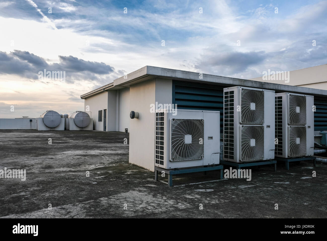 Rooftop air conditioner hi-res stock photography and images - Alamy