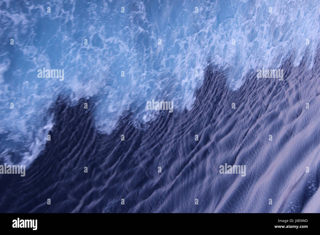 Dark blue waves background hi-res stock photography and images - Alamy