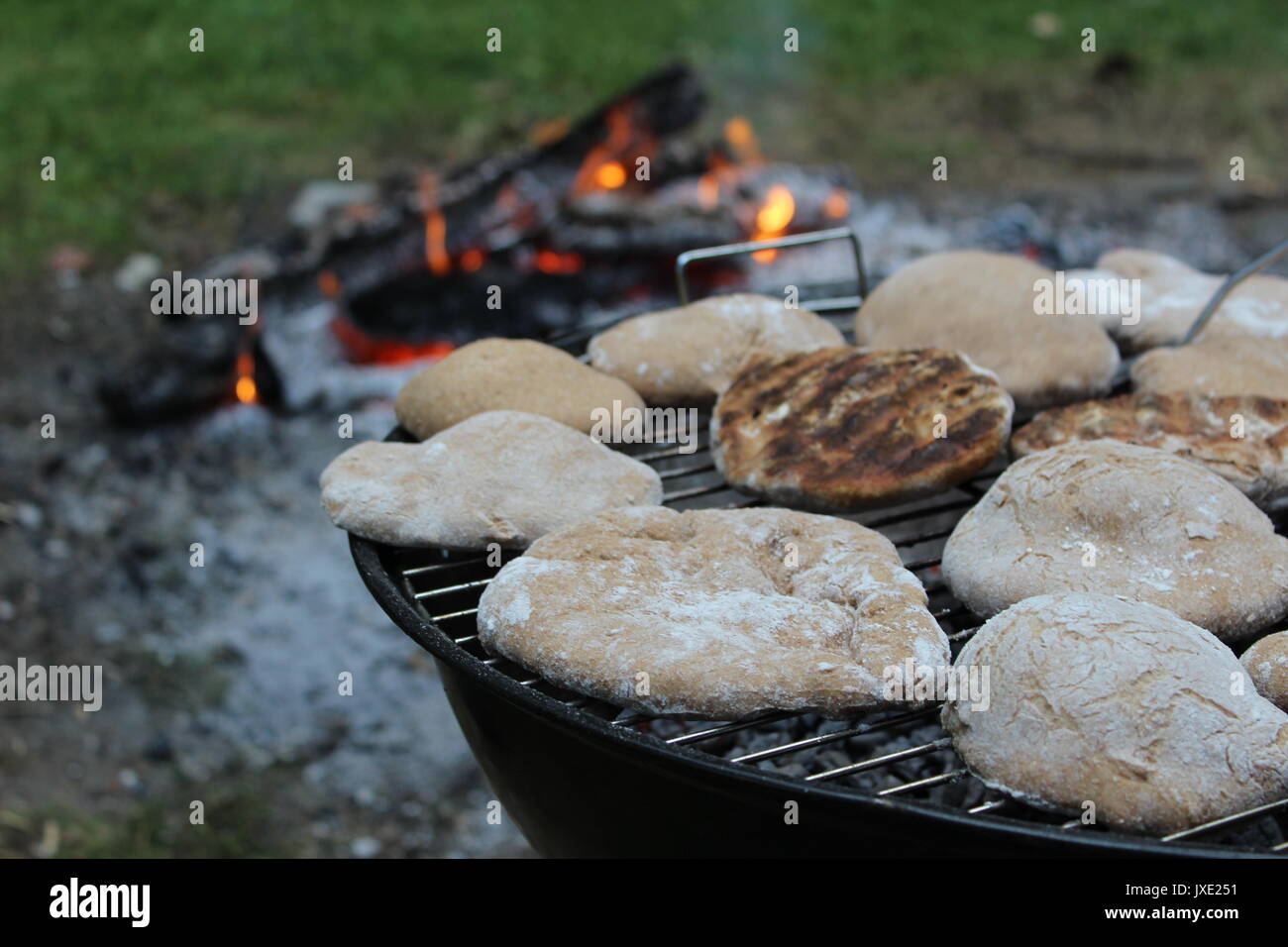 Campfire bread hi-res stock photography and images - Alamy
