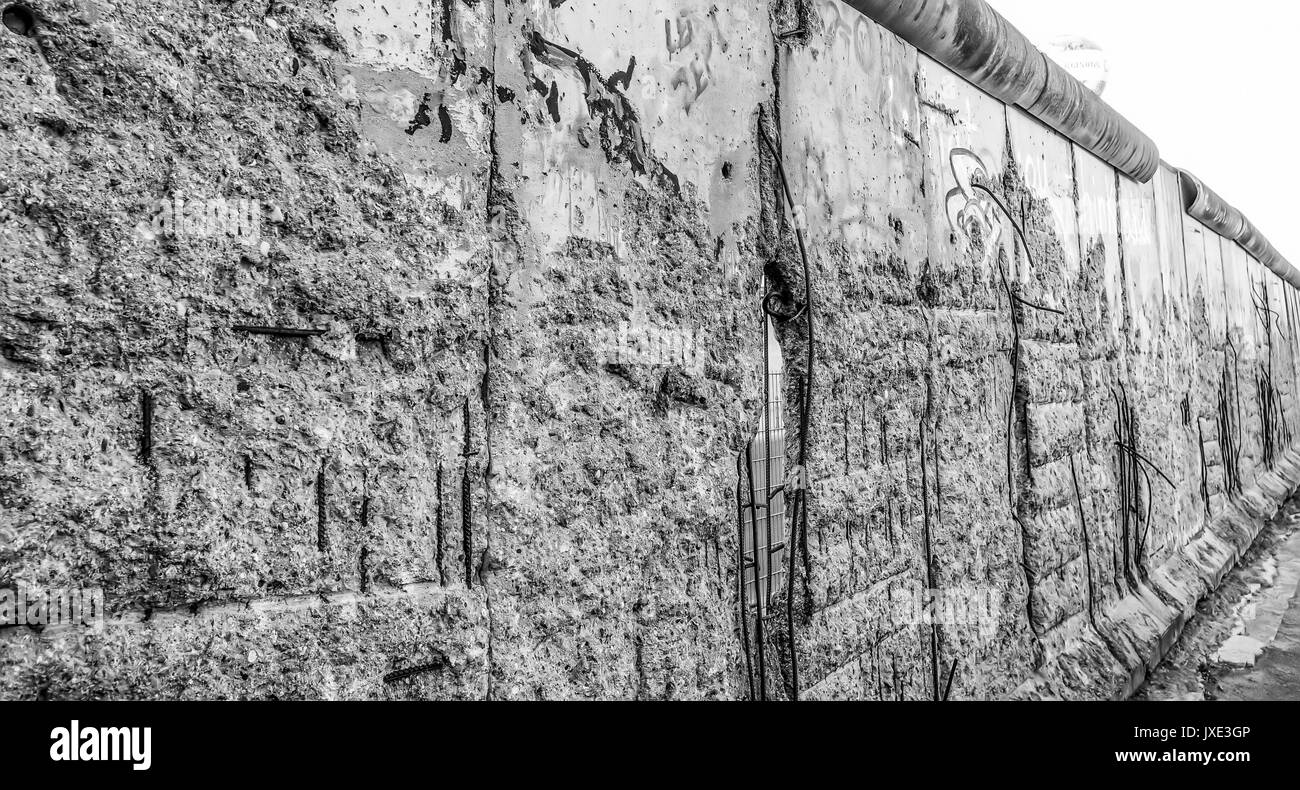 Berlin Wall Memorial - Original Berliner Mauer Stock Photo - Alamy