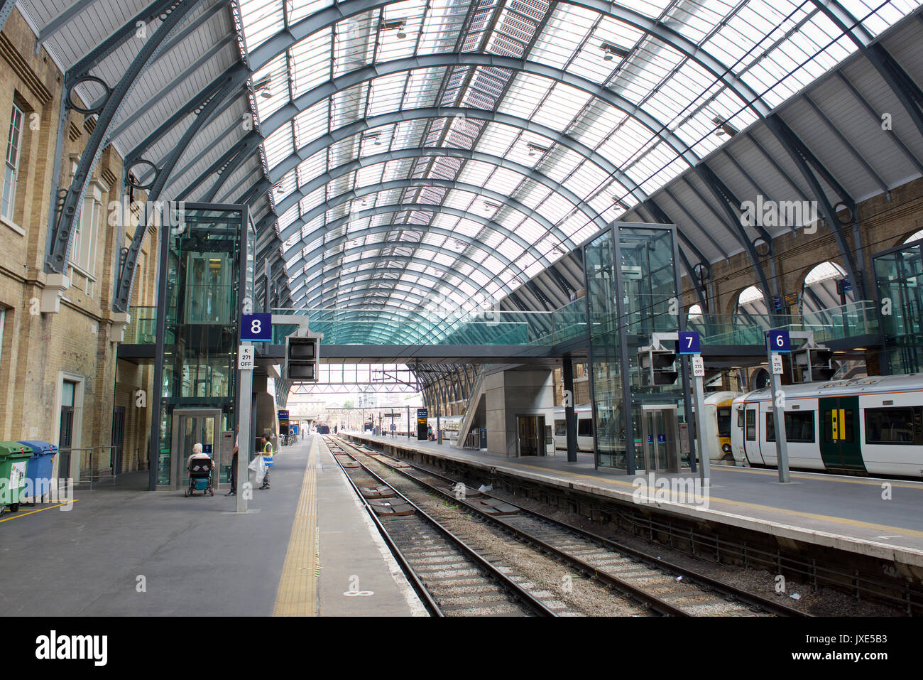 KIngs Cross railway station in London Stock Photo - Alamy