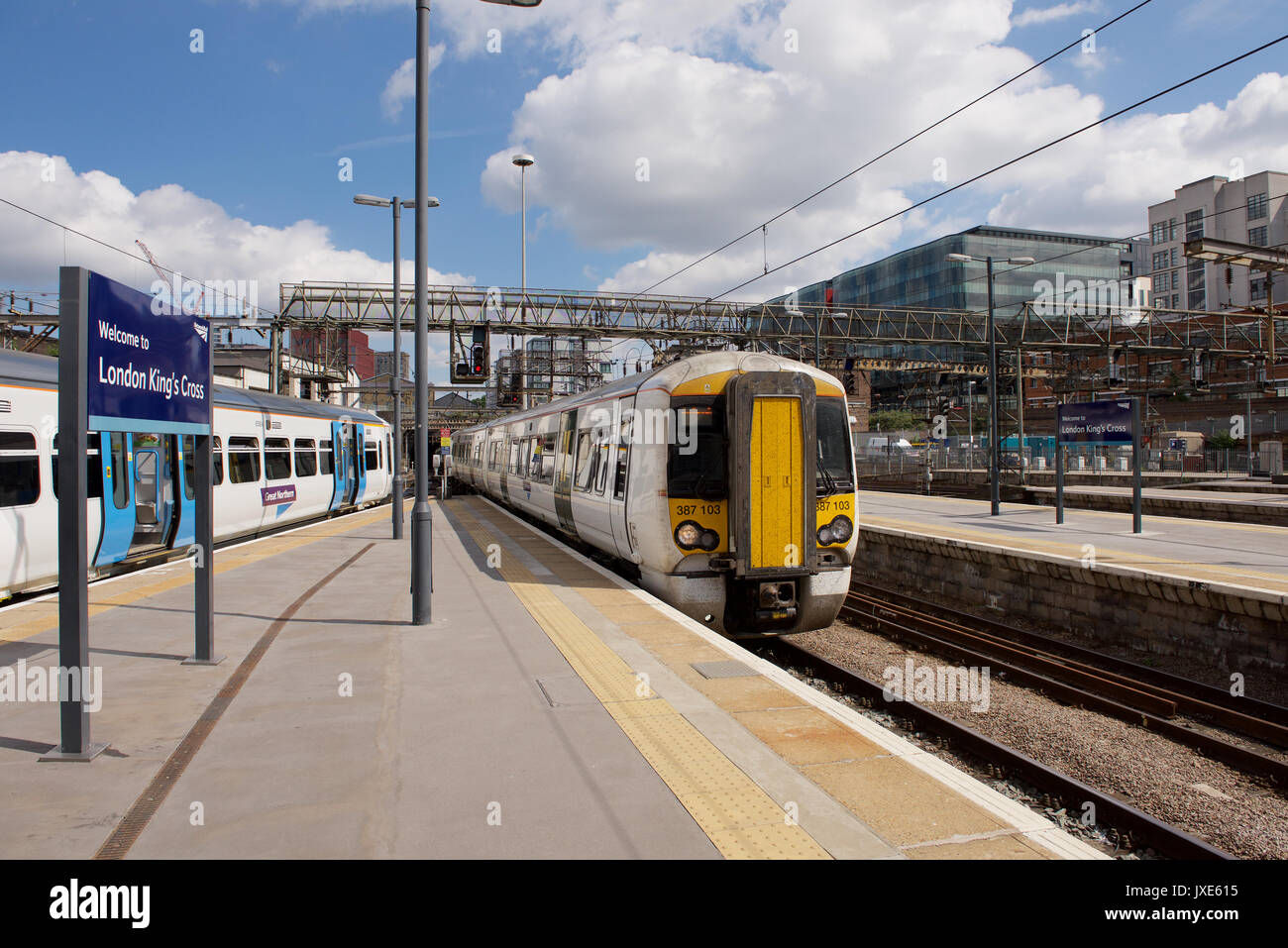 Great northern train kings cross station hi-res stock photography and ...