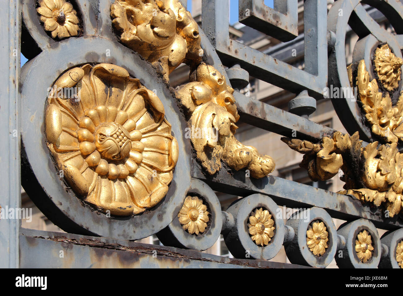 Gate of a courthouse in Paris (France Stock Photo - Alamy