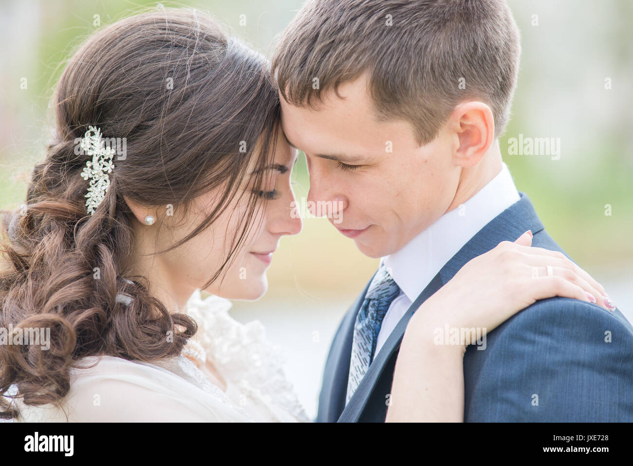 Beautiful married couple in the wedding day Stock Photo - Alamy