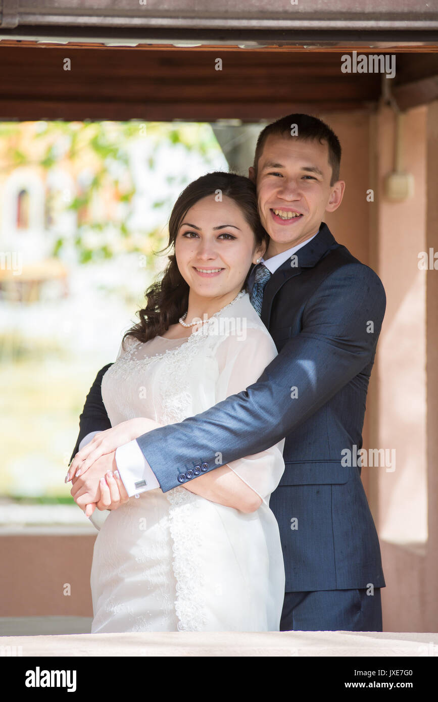Beautiful married couple in the wedding day Stock Photo - Alamy