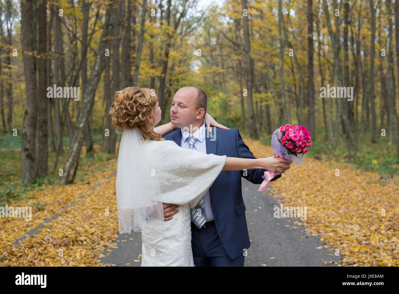 Beautiful married couple in the wedding day Stock Photo - Alamy