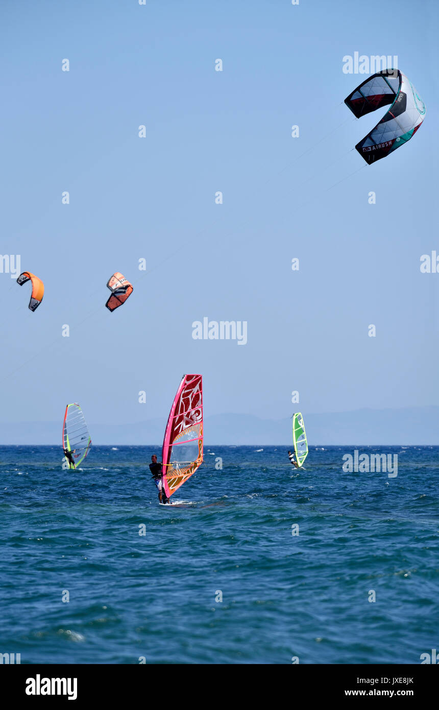 Windsurfing and kiteboarding at sea hi-res stock photography and images ...