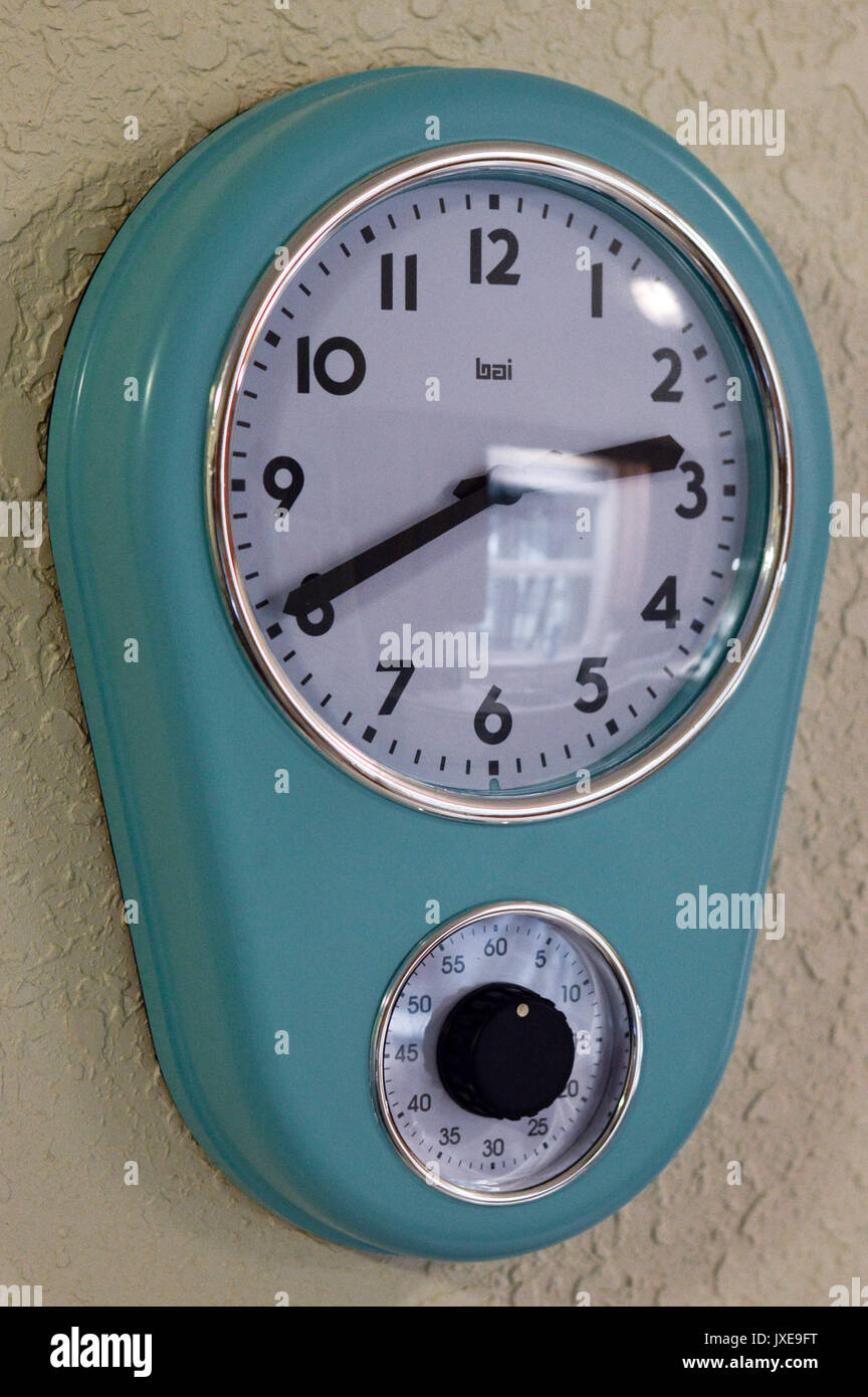 Retro clock hi-res stock photography and images - Alamy