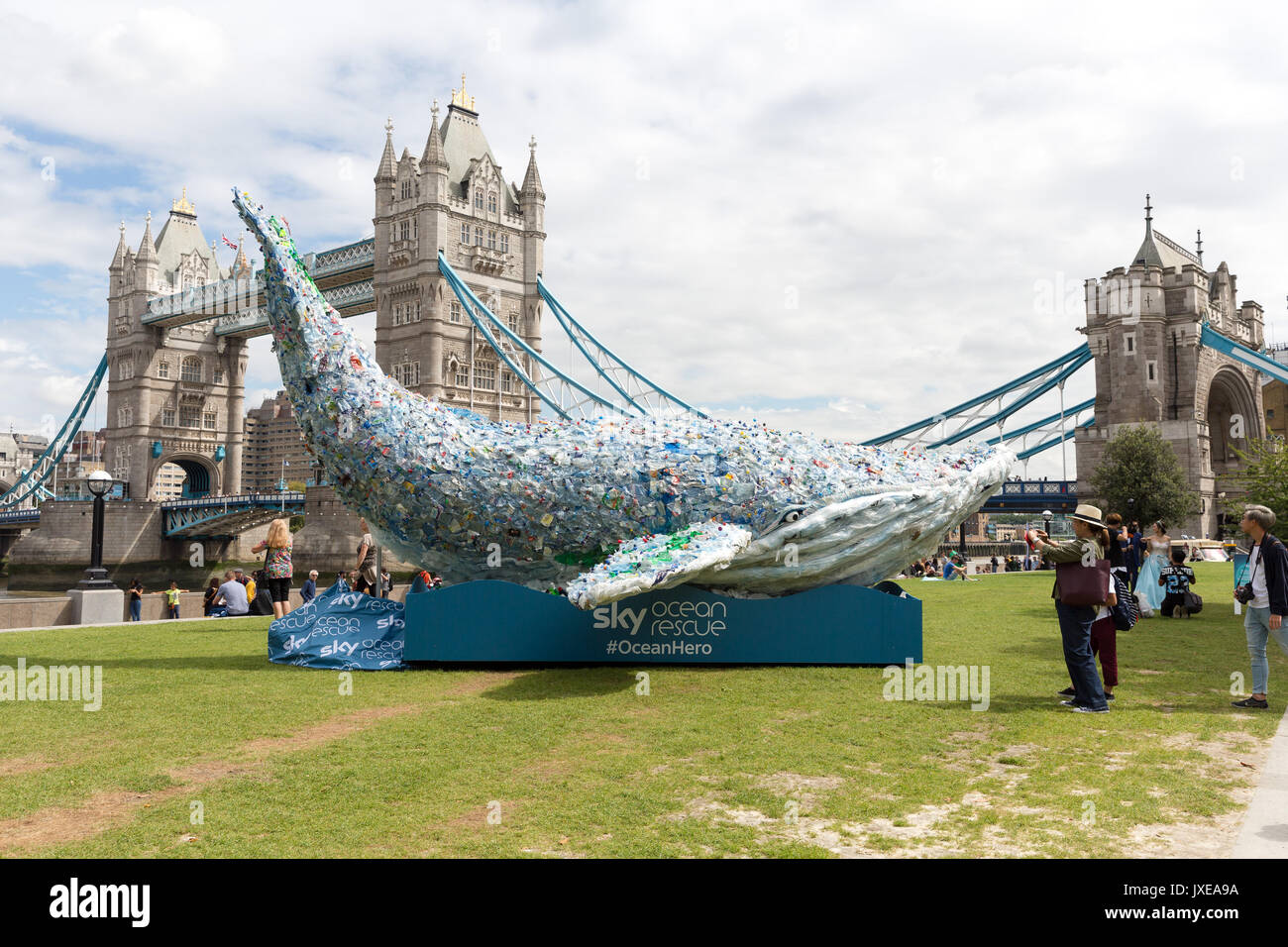 London, UK. 15th Aug, 2017. People look at a 10 metre long whale by Sky ...