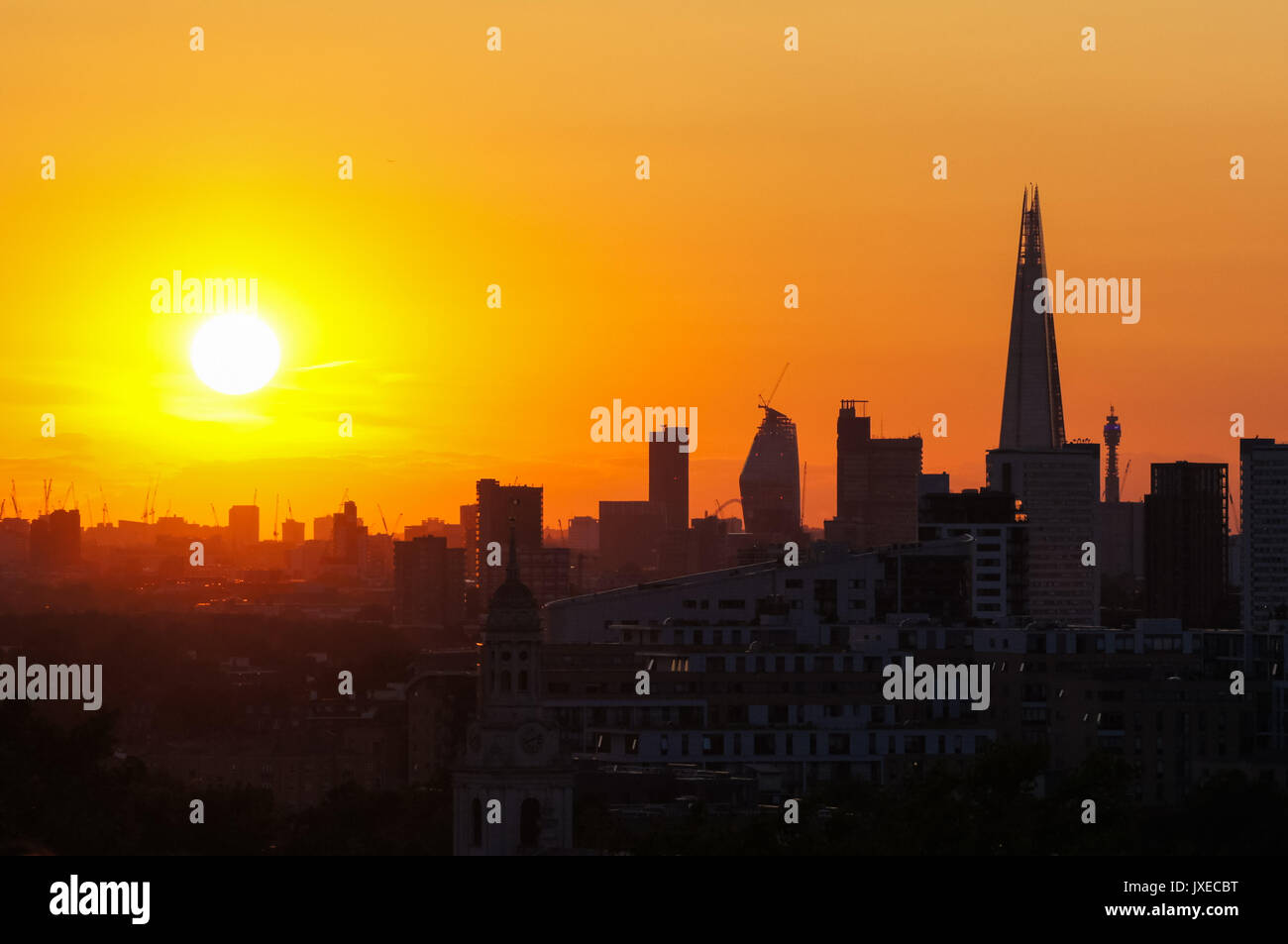 Sunset behind the shard hi-res stock photography and images - Alamy