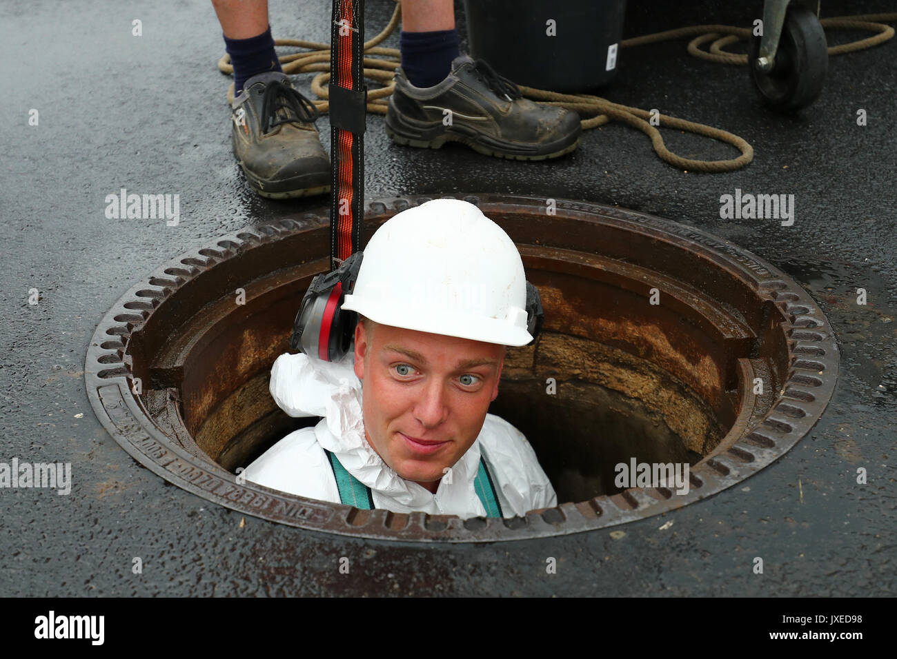 Sewage workers hi-res stock photography and images - Alamy