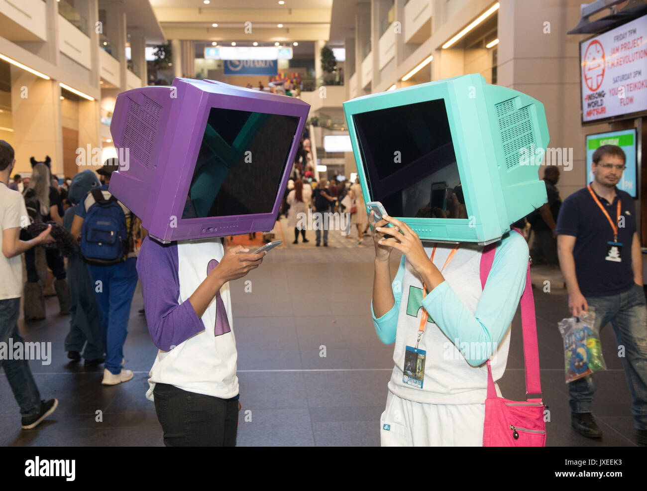 Cosplayers Taylor and Taisha as characters from the webcomic Station V3 ...