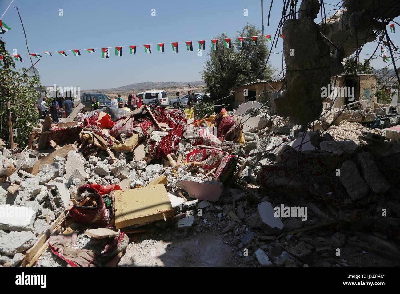 Ramallah, West Bank, Palestinian Territory. 16th Aug, 2017. People ...